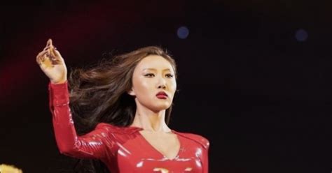 마마무 화사 넣고 꿰맨듯한 새빨간 옷외설 카리스마