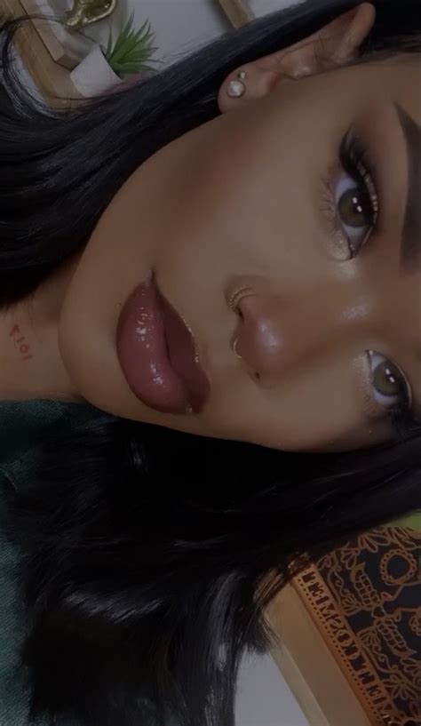 Yaniii Adlı Kullanıcının Grad Makeup Panosundaki Pin 2024