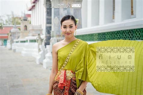 เครื่องแต่งกายโดย ทิเบตเครื่องละคร ทิเบตเครื่องละคร