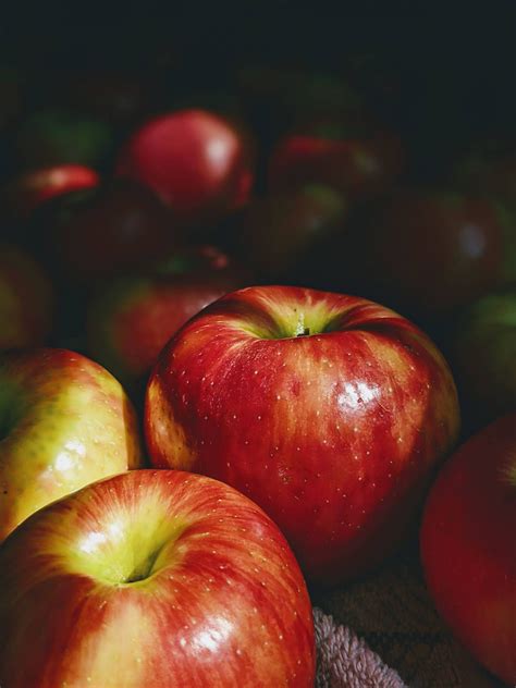 Apple Fruit Wallpapers 4k Hd Apple Fruit Backgrounds On Wallpaperbat