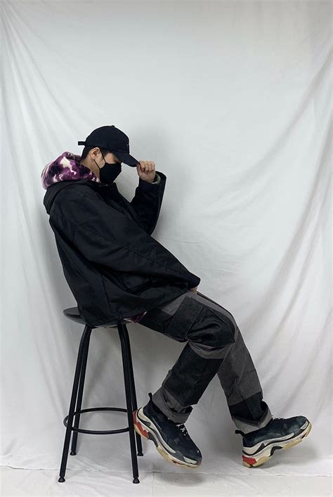 스언독의 스트릿패션 패치워크 디테일 카고 데님 팬츠를 활용한 봄시즌 캐주얼 스트릿 룩 코디 네이버 블로그