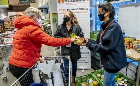 Oliebollen Geld én Goederen Voor Voedselbank Brabants Centrum