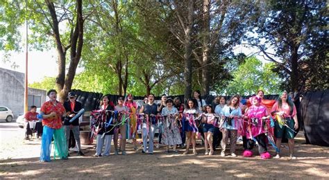 El Grupo De Teatro Comunitario “peuman” Estrenó La Obra “puentes” En La Plaza Del Barrio San