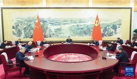 တရုတ်ကွန်မြူနစ်ပါတီ ဗဟိုကော်မတီ နိုင်ငံရေးဦးဆောင်အဖွဲ့သည် ဒီမိုကရေစီဘဝ အစည်း အဝေးကို ခေါ်ယူကျင