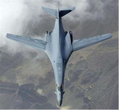 攜帶核彈的戰略轟炸機在空中盤旋，空軍究竟是否打擊？打還是要打 每日頭條