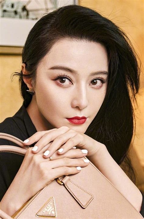 美艳女星范冰冰趴在床上光脚丫秀脚底2 2 图片 名腿网