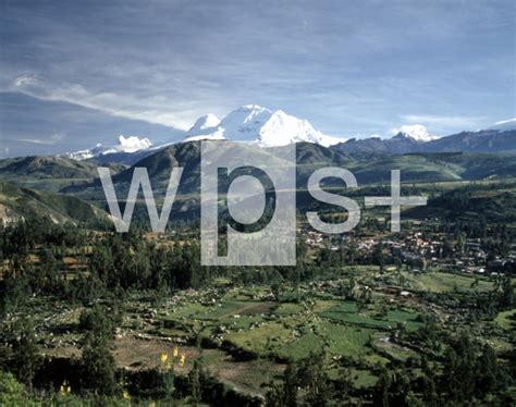 ワラスより望むブランカ山系のワスカラン峰 地理 wps ワールドフォトサービス