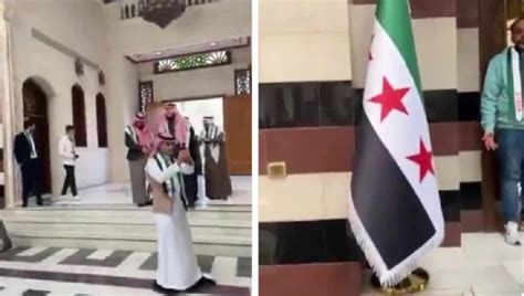 على صوت عبدالباسط الساروت شاهد الاحتفال برفع علم الحكومة السورية