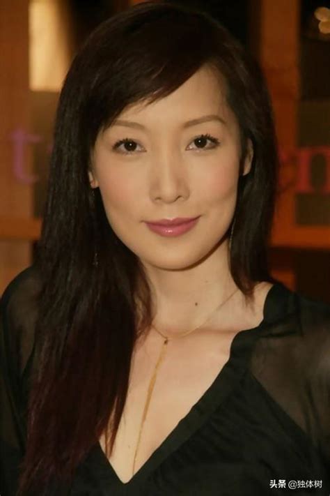 她低調嫁百億富豪，酒會當天老公被暴打血濺當場 每日頭條