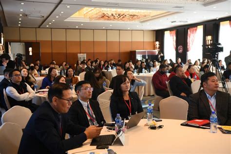 Манай улсын хөдөлмөрийн бүтээмж дэлхийн дунджаас 3 6 дахин бага байна Subeedei Mn