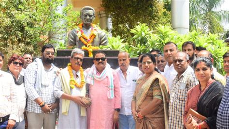 स्व खुमानलाल साव जी की प्रतिमा का विधायक श्री दलेश्वर साहू व महापौर