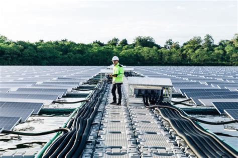 Technical Expert In Solar Energy Photovoltaic Panels Remote Control