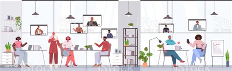 온라인 컨퍼런스 회의를 하는 사람들이 화상 통화 중에 믹스 레이스 동료와 채팅하는 사업가 가공의 인물에 대한 스톡 벡터 아트 및 기타 이미지 가공의 인물 가상현실