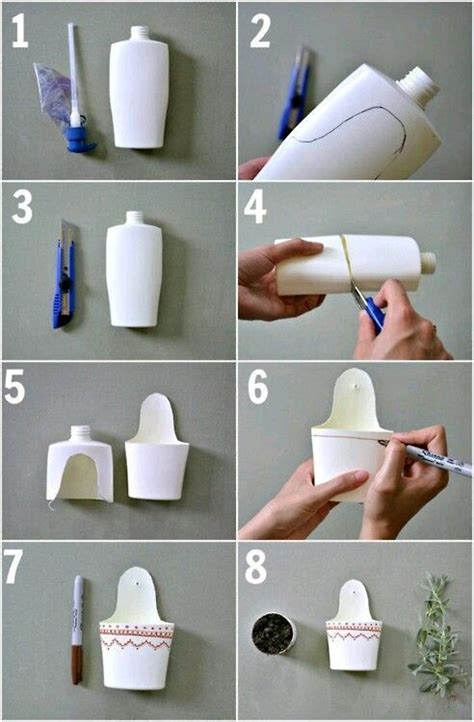 Las botellas de lociones cremas shampús y otros productos de cuidado
