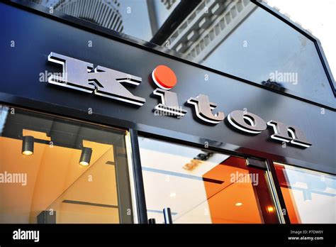 Kiton store hi-res stock photography and images - Alamy