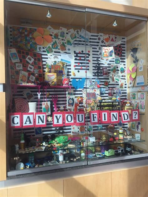 Pin By Nikihabs On Display Case Back To School Window Display Library Book Displays School