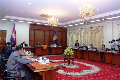 សម្តេចប្រធានរដ្ឋសភា ដឹកនាំកិច្ចប្រជុំគណៈកម្មាធិការអចិន្ត្រៃយ៍ ពិនិត្យ និងអនុម័តលើរបៀបវារៈចំនួន ៥