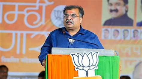 Maharashtra Bjp Chief Chavan Clarifies Remarks On Vilasrao Deshmukh No Intention To Demean Him