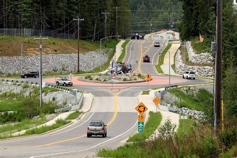 Roundabout And Traffic Circle Rules You Should Never Break Motorbiscuit