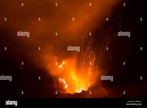 Volcano Yasur Eruption Stock Photo Alamy