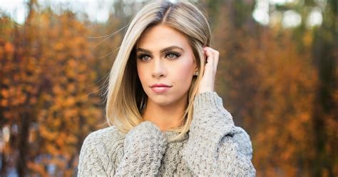 Kensington Way Outfit Grey Sweater