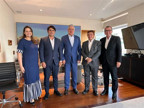 Em São Paulo Presidentes Da Arapuan E Band Selam Nova Parceria Para A