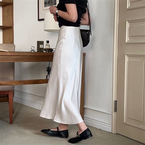 그리니스튜디오 3컬러 릴리로즈 하늘하늘 살짝 머메이드 롱 새틴 스커트