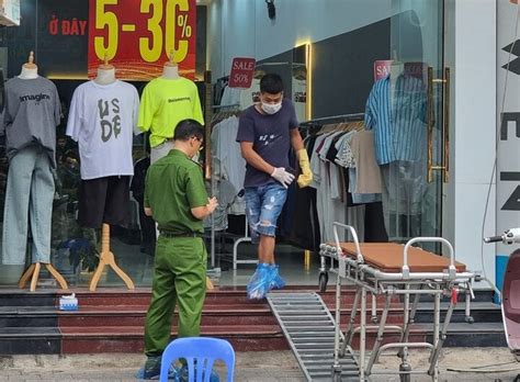 Bắc Ninh Truy Bắt Kẻ đâm Chết Bạn Gái Tại Cửa Hàng Thời Trang Rồi Bỏ Trốn