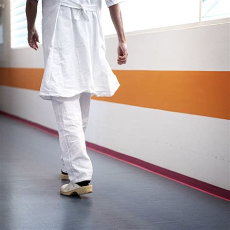 Kvinde Klædte Sig Ud Som Læge Ville Have Sex Med Sin Mand Der Var