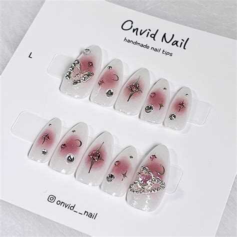 입점할인 ️‍🔥새틴물광치크 네일팁ㅣ스와로브스키네일ㅣ수제네일팁ㅣ물광네일ㅣ행성네일ㅣ나비네일ㅣ치크네일 에이블리