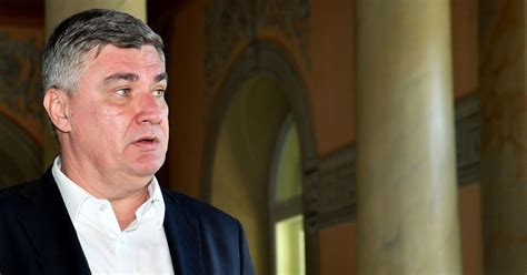 Уставниот суд штотуку му забрани на Милановиќ да биде премиер Вака објаснуваат