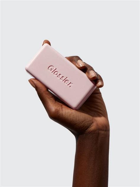 Glossier Body Hero Exfoliating Bar Oil Mist Review