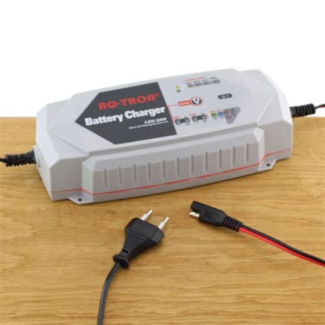 AQ Tron AQ7000 Acculader Druppellader 12V En 24V Druppellader Com