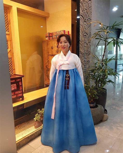 초동안 신랑어머니 누나인줄 알았어요 아름다우십니다😆 혼주한복 신부한복 결혼 결혼식 커플한복 결혼한복 혼수 웨딩