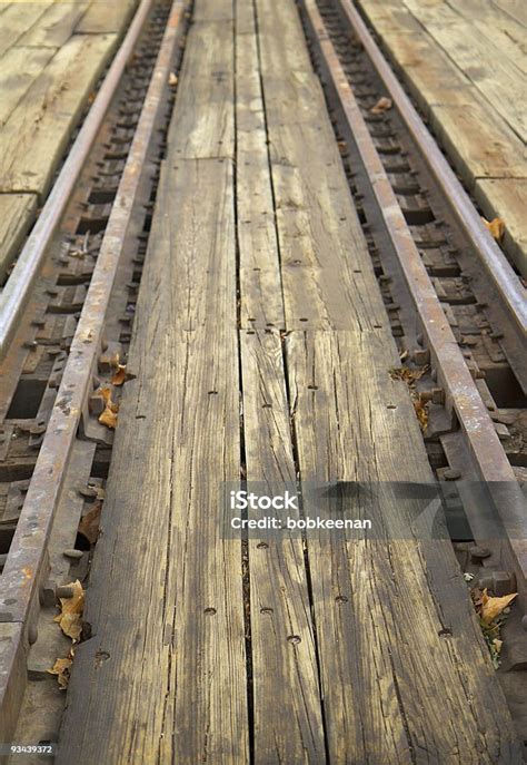 Rel Kereta Api Meja Bundar Foto Stok Unduh Gambar Sekarang Berkarat