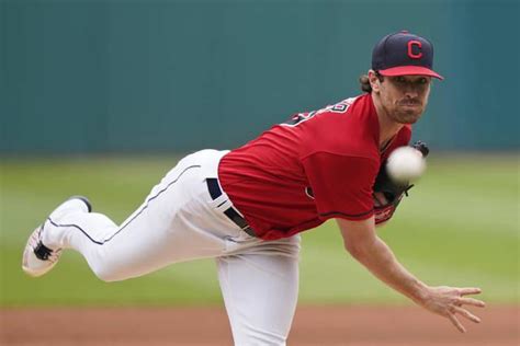 Shane Bieber Has Won A Gold Glove Rclevelandguardians