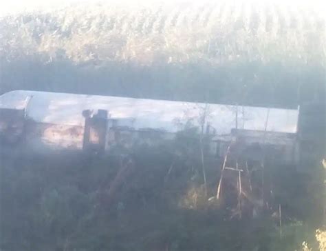 Se Le Desprendi Al Tr Iler Y Termin Volcada Abandonan Una Pipa Por La M Xico En Guasave
