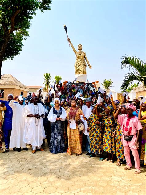 Queen Moremi Global Ambassador Empowers 125 People From Queen Moremi