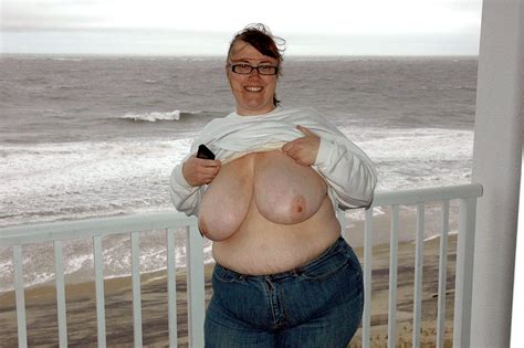 Flashing Huge Boobs Bbw