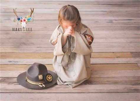 ‘소녀의 간절한 기도 …하늘나라 아빠 들리세요 나우뉴스