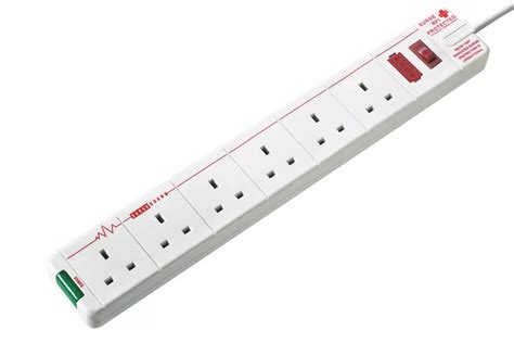 Masterplug 13a 6 Gang Fused Rewireable Trailing Socket With Led White Screwfix