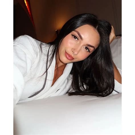 Caryn Beaumont Carynbeaumontx Onlyfans Model Profile And Stats