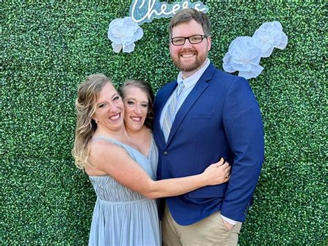 Conjoined Twins Abby And Brittany Hensel Got Married Well One Of Them