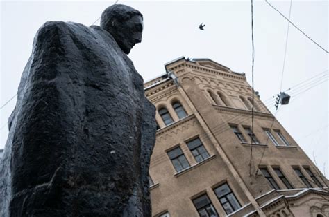 Памятник Александру Блоку открыли на улице Декабристов в Петербурге