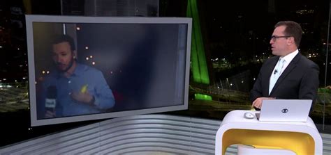 Repórter Da Globo é Surpreendido Sem Máscara E Foge De Entrada Ao Vivo