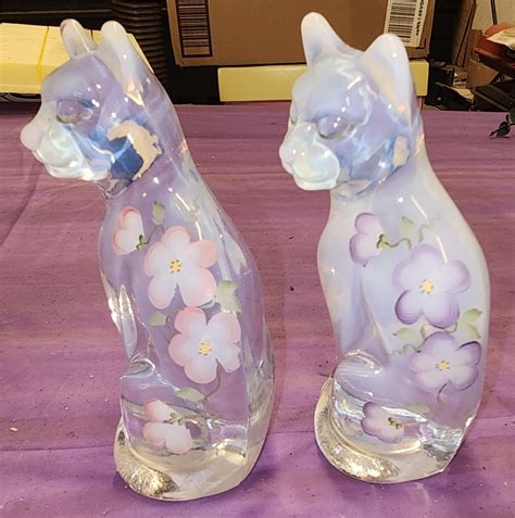 Jandk Estate Sales And Auctions Fenton Opalescent Glass Sitting Cats