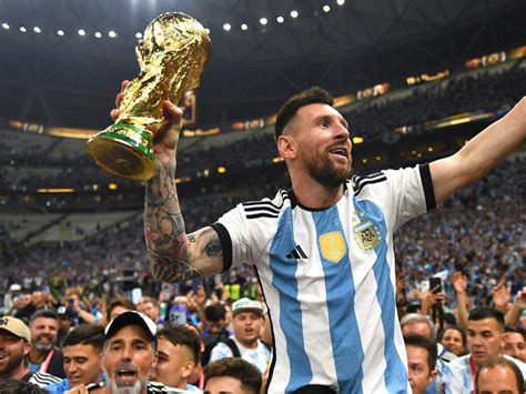 ¿messi Festejó Triunfo En Qatar 2022 Con Una Copa Falsa Poresto