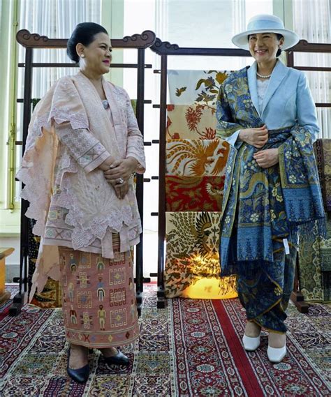 〈海外を訪れる皇室〉雅子さま、現地学生に「愛子さまを見つめるような温かな眼差し」 皇室番組放送作家が気づいた3つの笑顔 Aera Dot