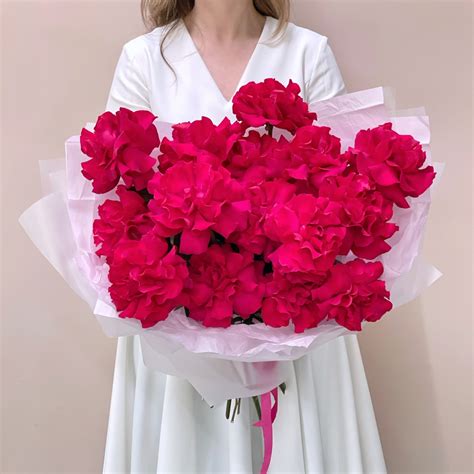 Большой букет Французсих роз Купить он лайн в интернет магазине цветов Цветариус Цена 8 800