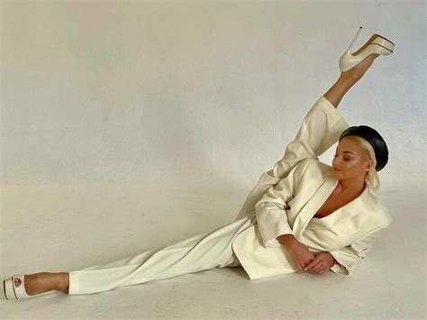 Создать мем анастасия волочкова 2021 анастасия юрьевна волочкова волочкова 2023 Картинки